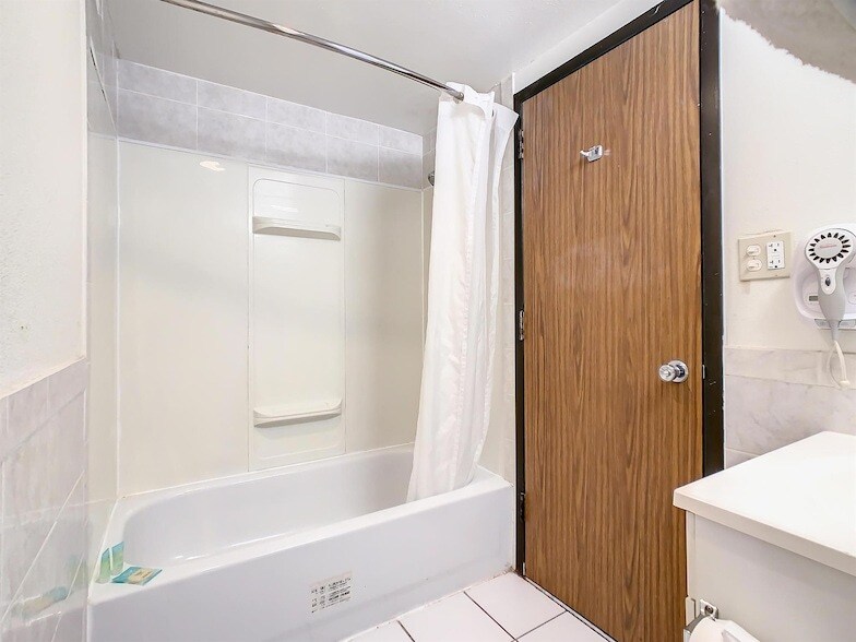 2295 E Irlo Bronson Memorial Hwy Unit 100, Kissimmee, FL 34744 ...