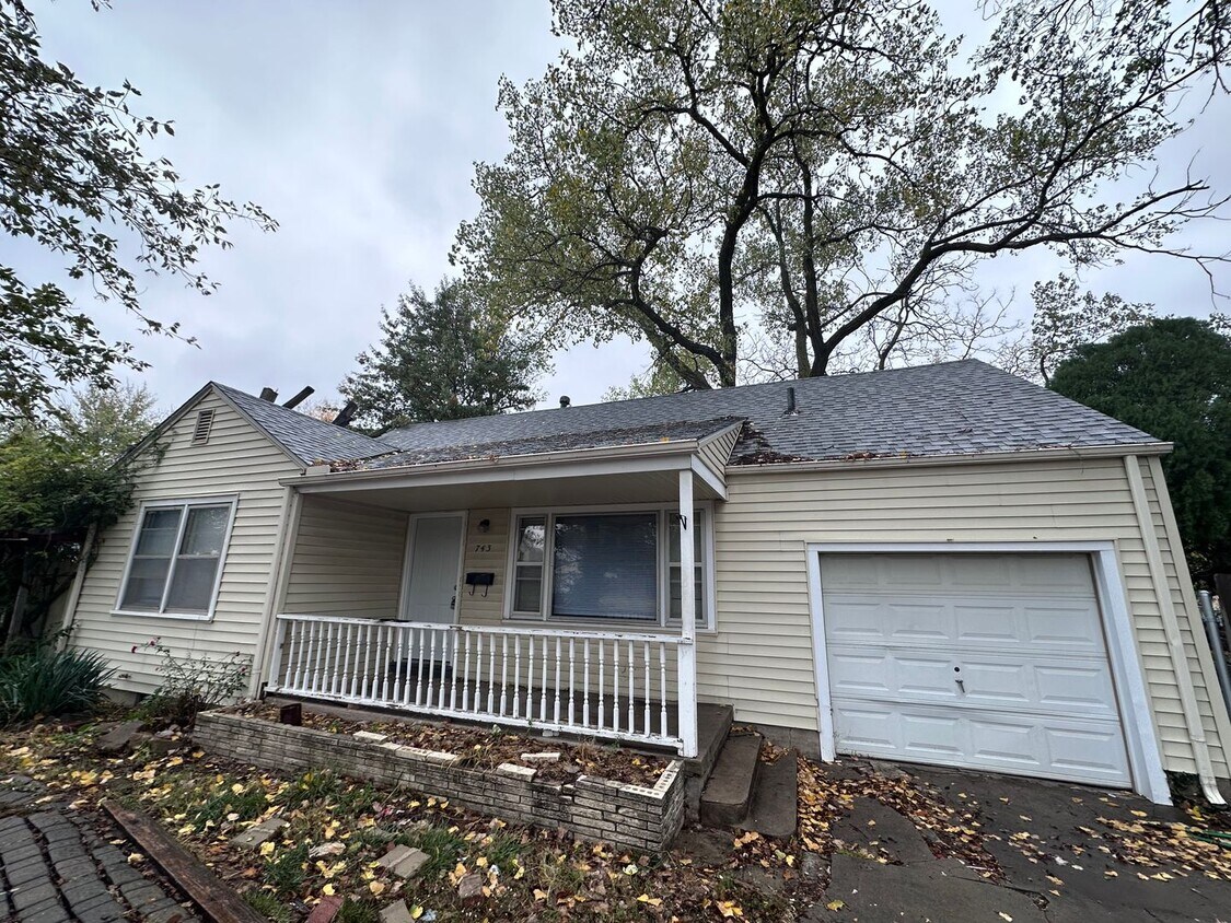 743 S Woodlawn St, Wichita, KS 67218 - House Rental in Wichita, KS ...