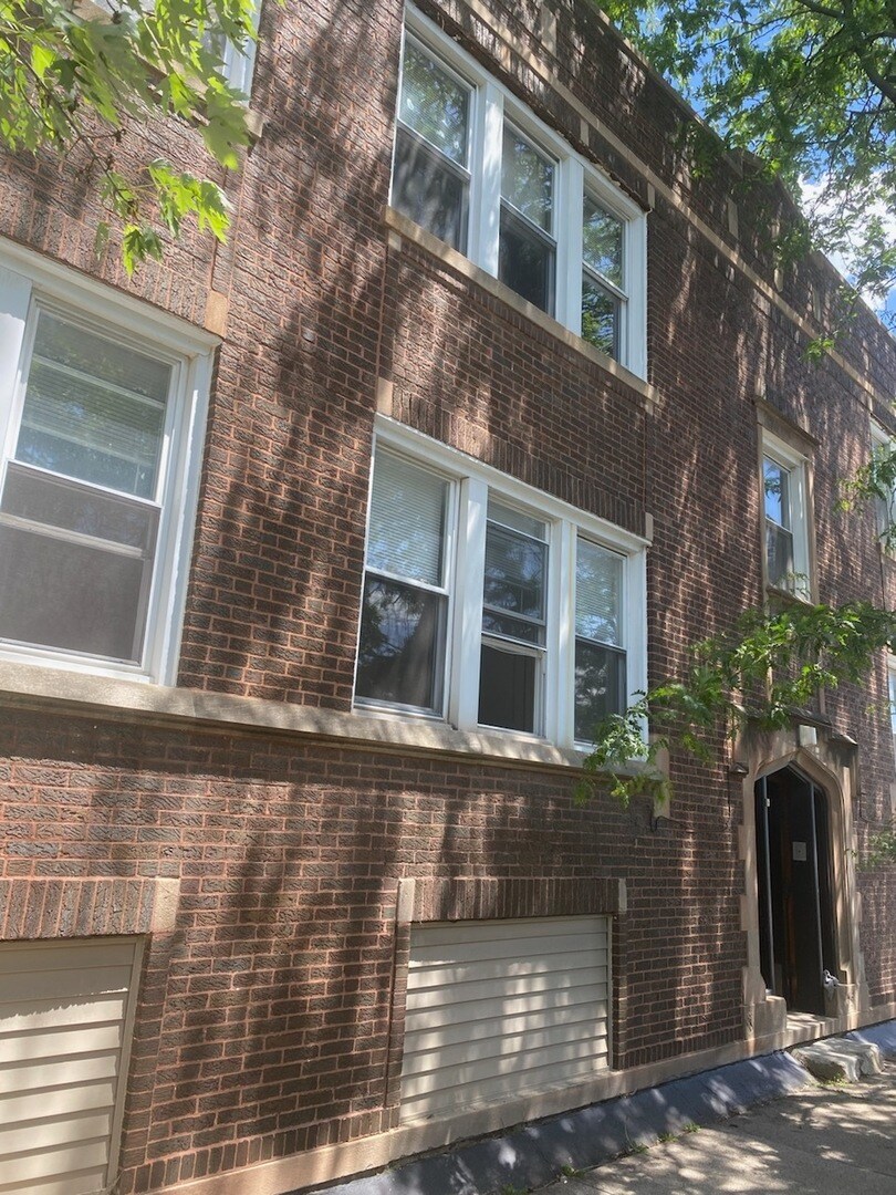 2416 W 70th St, Chicago, IL 60629 - House Rental in Chicago, IL ...