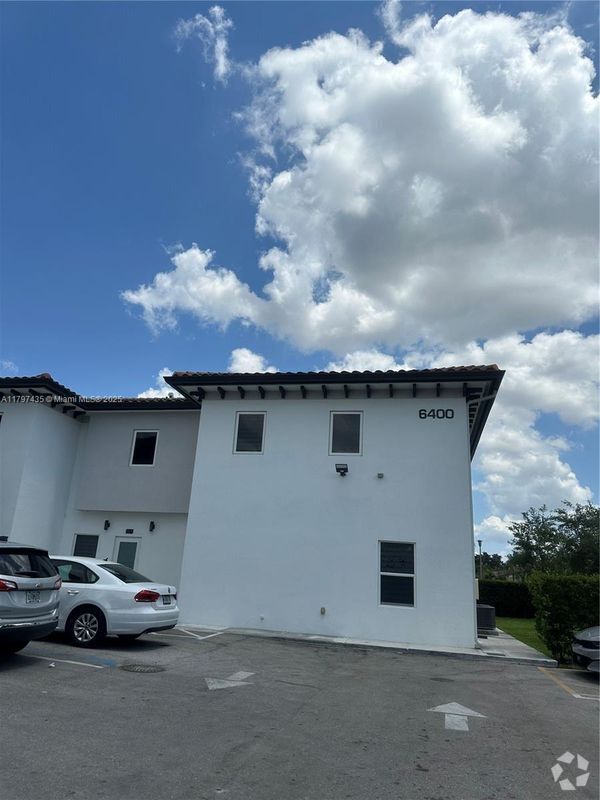 Bent Tree South Apartments for Rent with a Walk-In Closet - Miami, FL ...