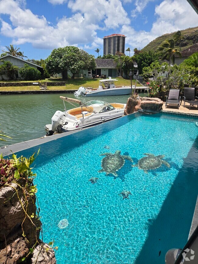 Waterfront Apartments for Rent in Honolulu - 3 Rentals