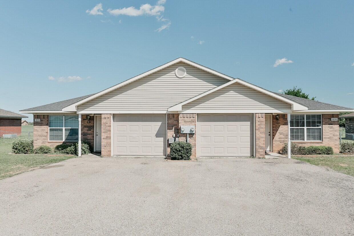 16121 Rolling Meadows Dr Lindale, TX 75771 - Alquileres en Lindale, TX ...