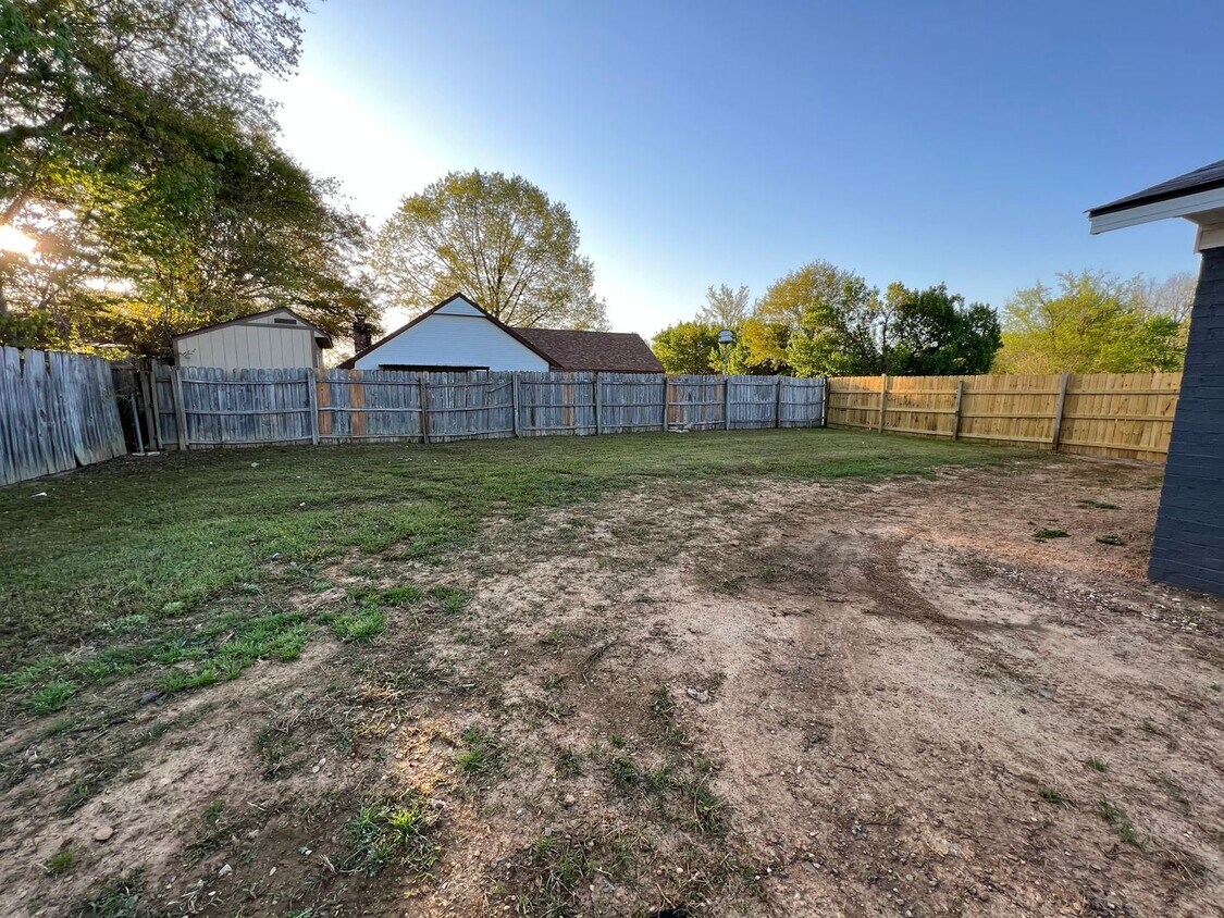 202 Loop W, Roland, OK 74954 - House Rental in Roland, OK | Apartments.com