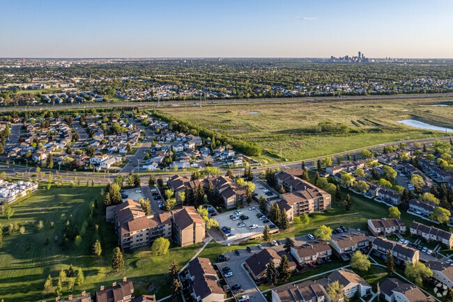 Christopher County Apartments - 1112 Hermitage Rd Edmonton, AB ...