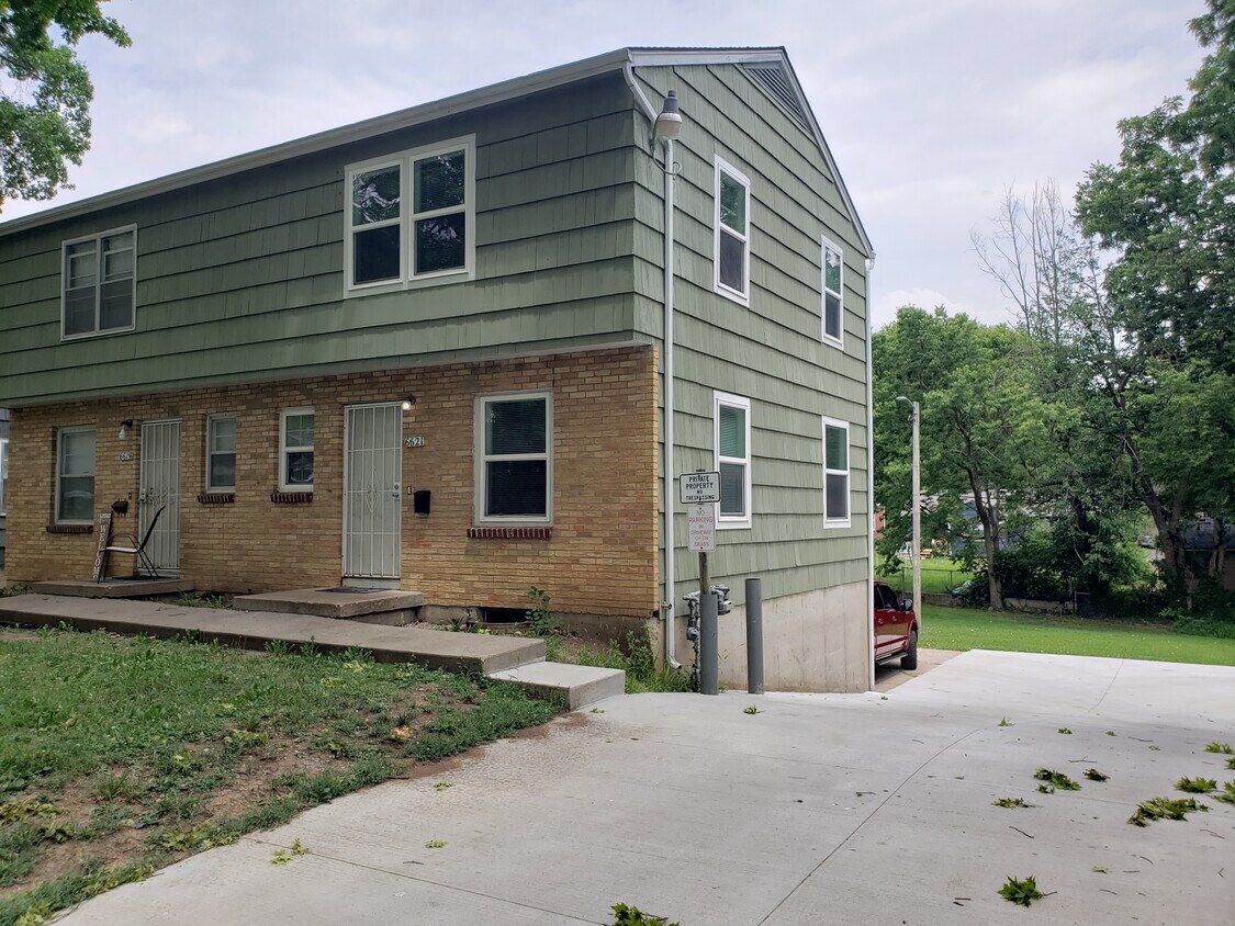 6621 Walrond Ave, Kansas City, MO 64132 - Townhome Rentals in Kansas ...