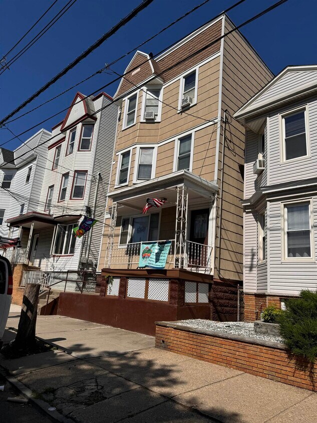 359 Ave E Unit 4, Bayonne, NJ 07002 - Condo for Rent in Bayonne, NJ ...