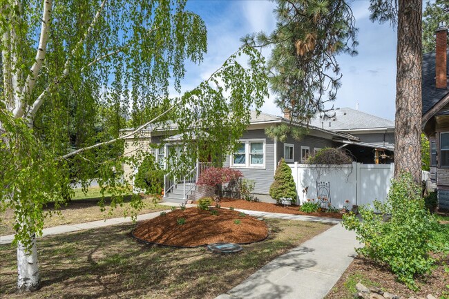 Moran Manor Houses for Rent with a Garage - Spokane, WA