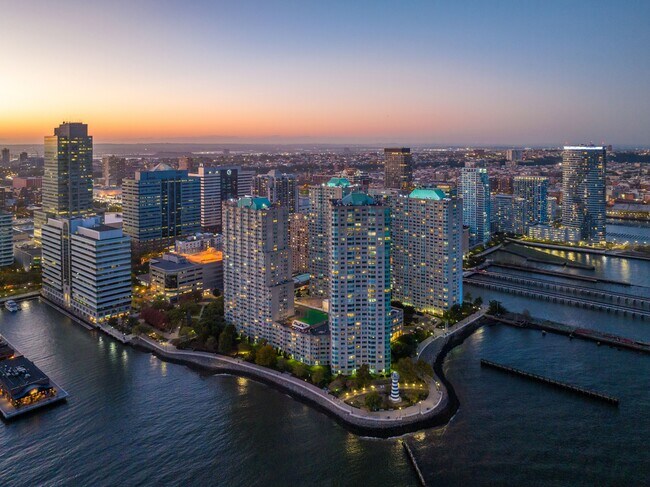 Newport Rentals - Alquileres en Jersey City, NJ | Apartamentos.com