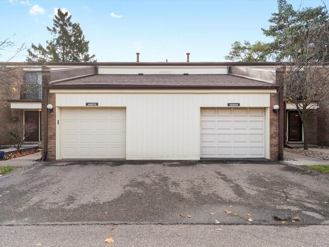 18270 University Park Dr, Livonia, MI 48152 - Room for Rent in Livonia ...