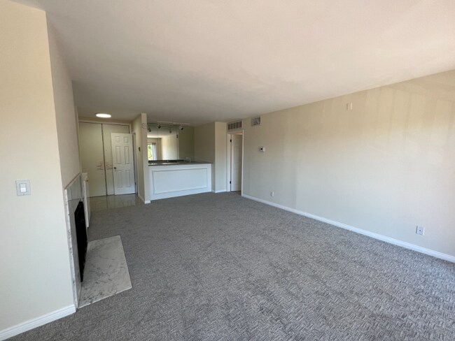 836 S Bundy Dr Unit 302-B, Los Angeles, CA 90049 | Apartments.com