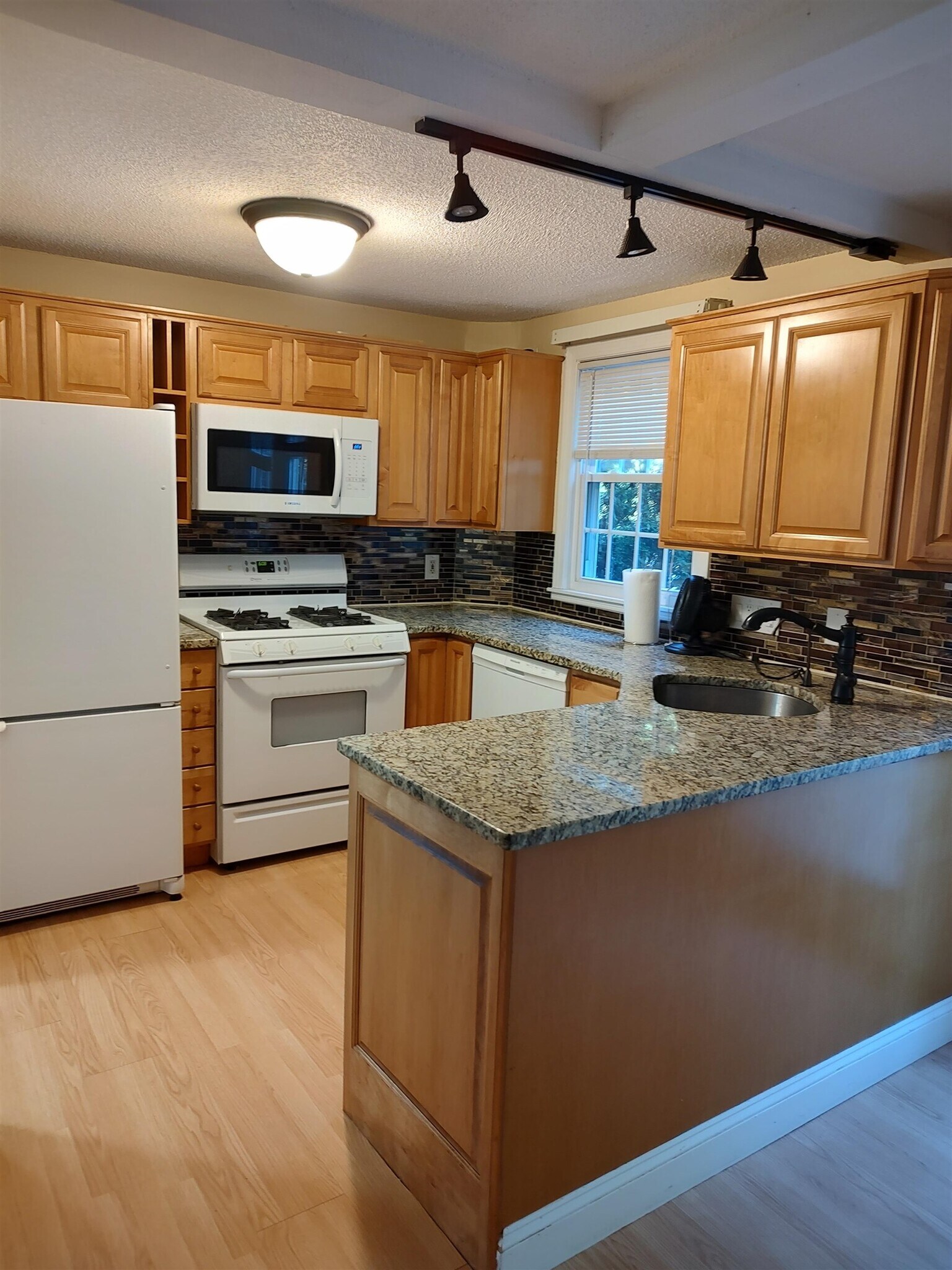 98 Cannongate Dr, Nashua, NH 03063 - Townhome Rentals in Nashua NH ...