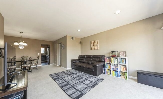 101 Armstrong Dr Unit F, Buffalo Grove, IL 60089 - Condo for Rent in ...