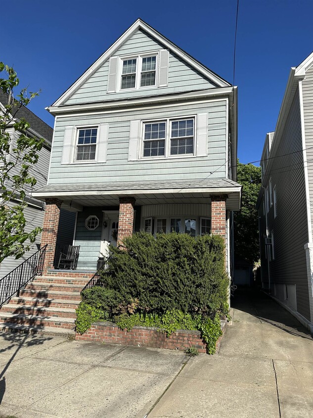 282 Avenue A Unit 2, Bayonne, NJ 07002 - Condo for Rent in Bayonne, NJ ...