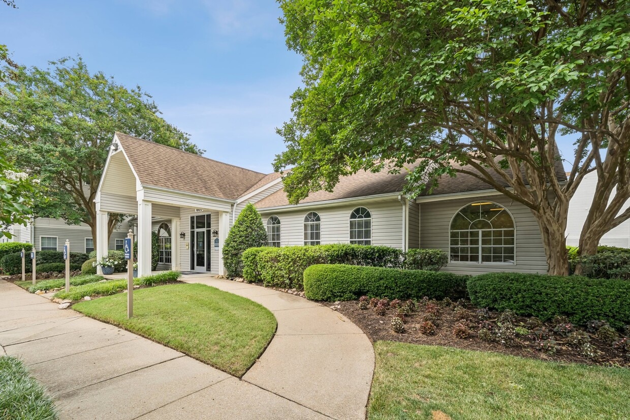Wellesley Woods Apartment Homes - 600 Huntgate Cir Newport News, VA ...