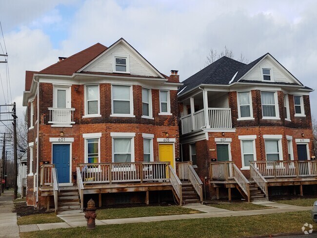 East Grand Boulevard Apartments for Rent with High Ceilings - Detroit ...