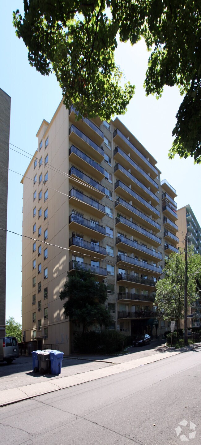 Yonge-St Clair Toronto Apartments for Rent with a Garage - Toronto, ON ...