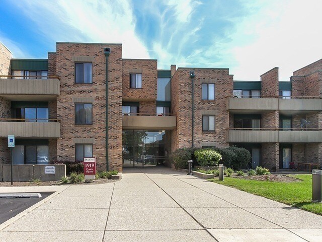 1919 Prairie Square Unit 203, Schaumburg, IL 60173 - Condo for Rent in ...