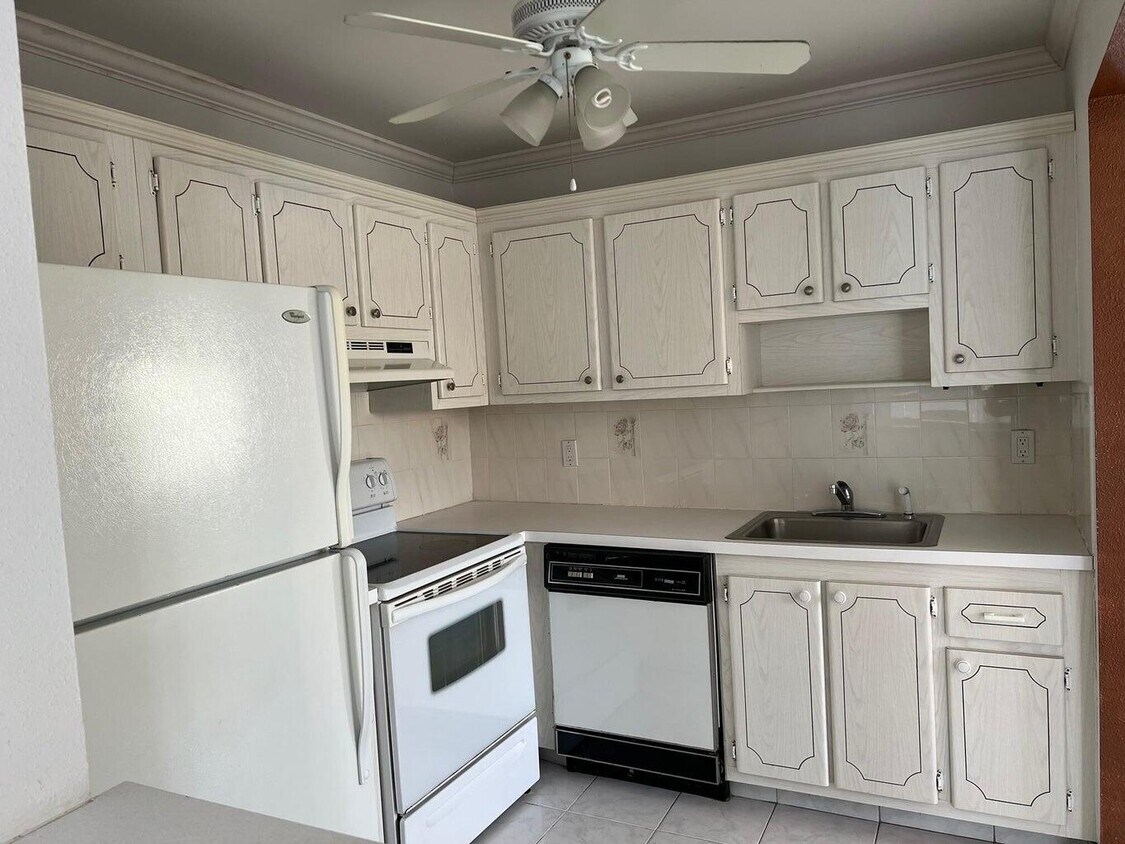 371 Flanders Dr Unit 371, Delray Beach, FL 33484 - Condo for Rent in ...