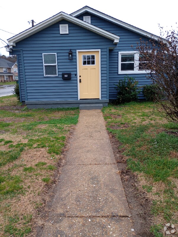 Westview Apartments for Rent with Hardwood Floors - Petersburg, VA - 2 ...