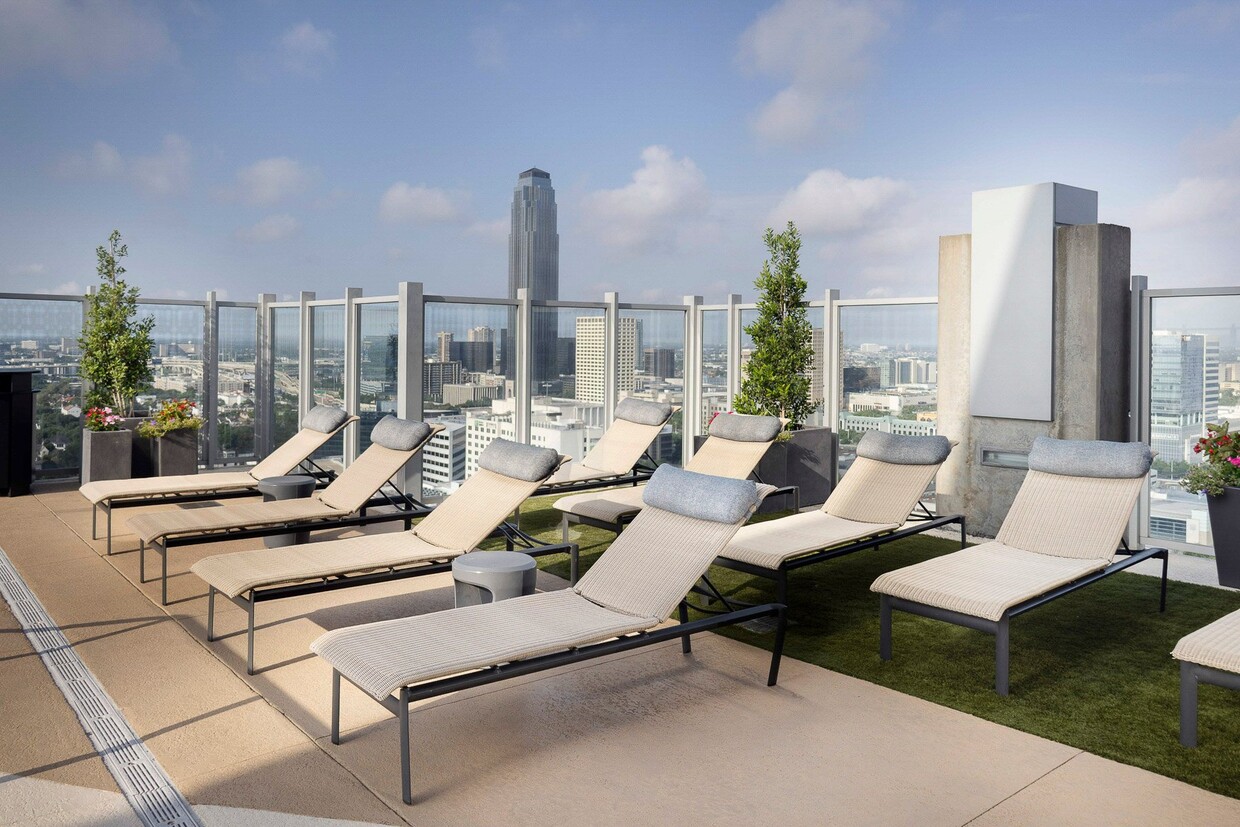 SkyHouse River Oaks Apartments - 2031 Westcreek Ln Houston, TX 77027 ...