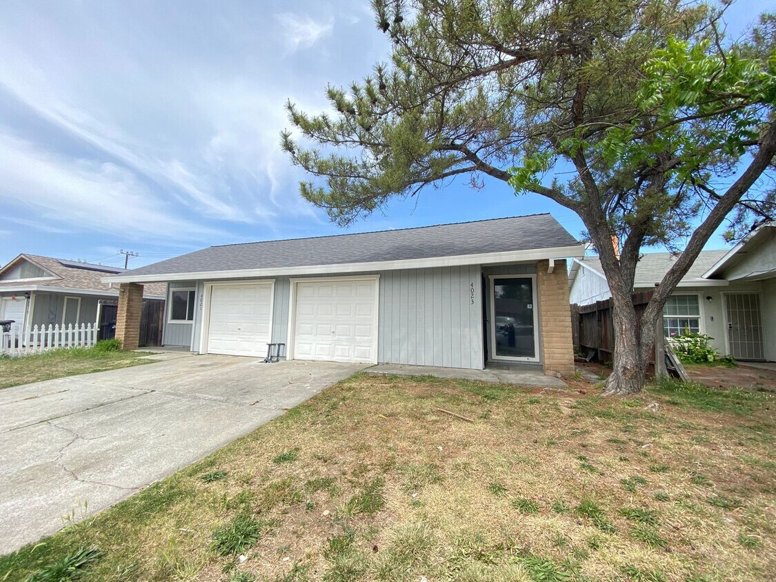 4021-4023 Renick Way, North Highlands, CA 95660 - Townhome Rentals in ...