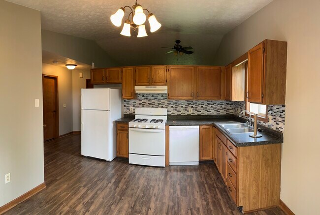 4419 Poinsettia Ave SE, Kentwood, MI 49508 - Townhome Rentals in ...