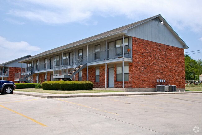Stone Hill Apartments - 1900 S College Ave Decatur, TX 76234 ...