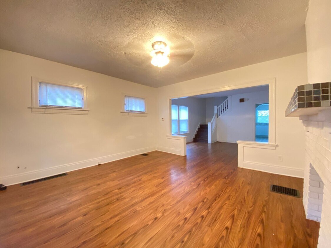 1967-1969 Rugby Rd Unit 1967, Dayton, OH 45406 - Room for Rent in ...