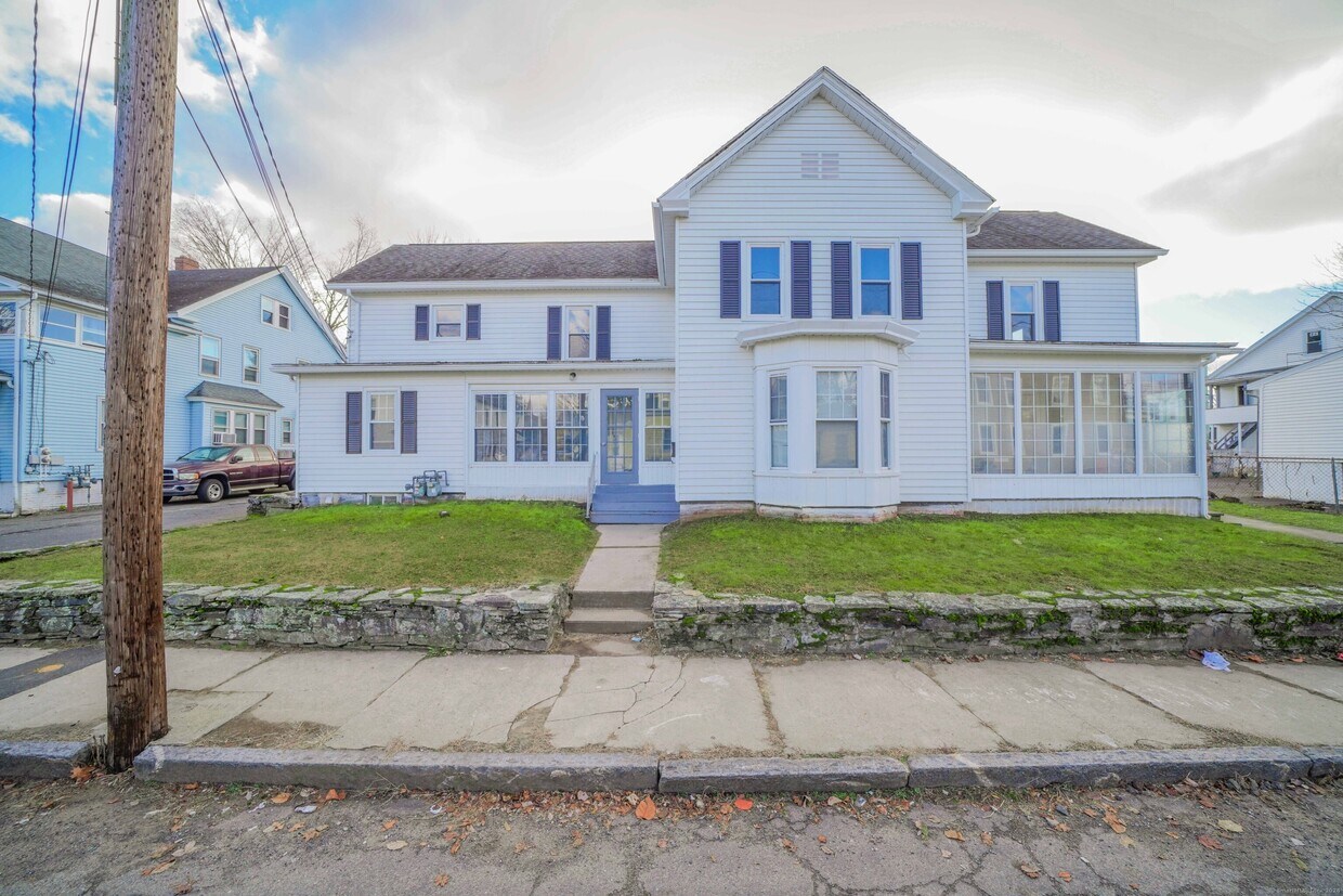14 Walnut St, Enfield, CT 06082 - Room for Rent in Enfield, CT ...