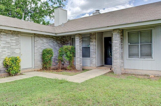 12824 Tomanet Trail, Austin, TX 78727 - Townhome Rentals in Austin TX ...