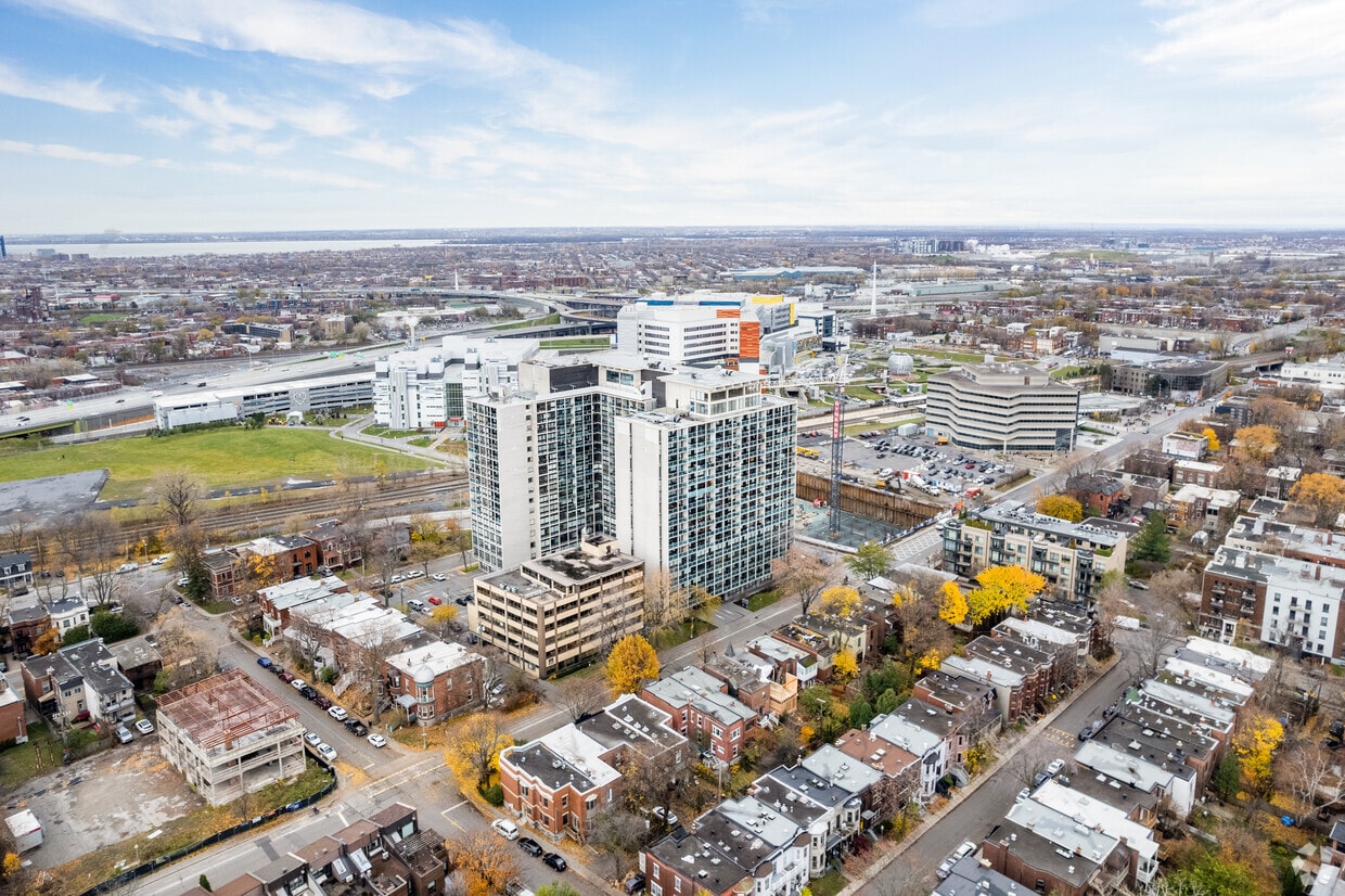 Château Maisonneuve Apartments - 4998 Boul De Maisonneuve O Westmount ...