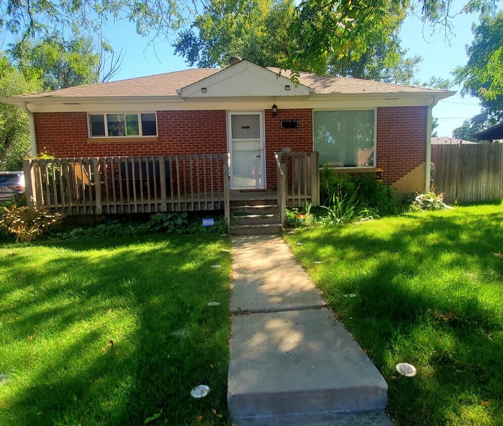 1006 E 111th Pl, Northglenn, CO 80233 - House Rental in Northglenn, CO ...