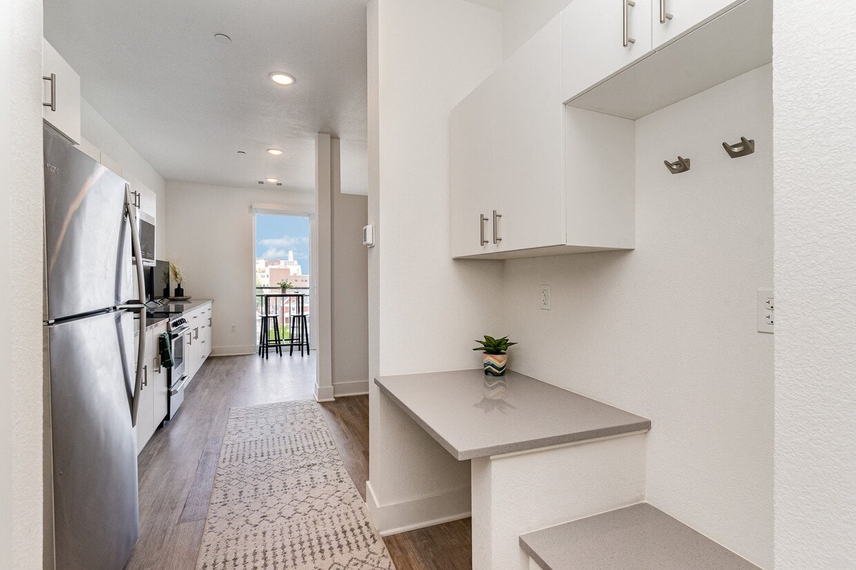 Lansing City View Apartments - 110 W Hillsdale St Lansing, MI 48933 ...