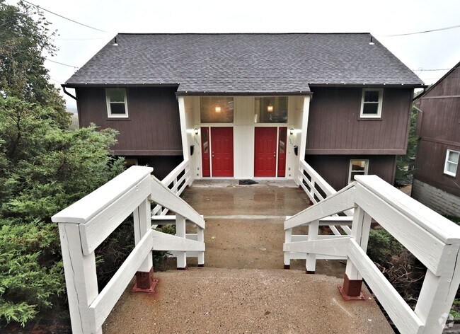 Crafton Heights Townhomes Apartments under $2,958 - Pittsburgh, PA - 1 ...