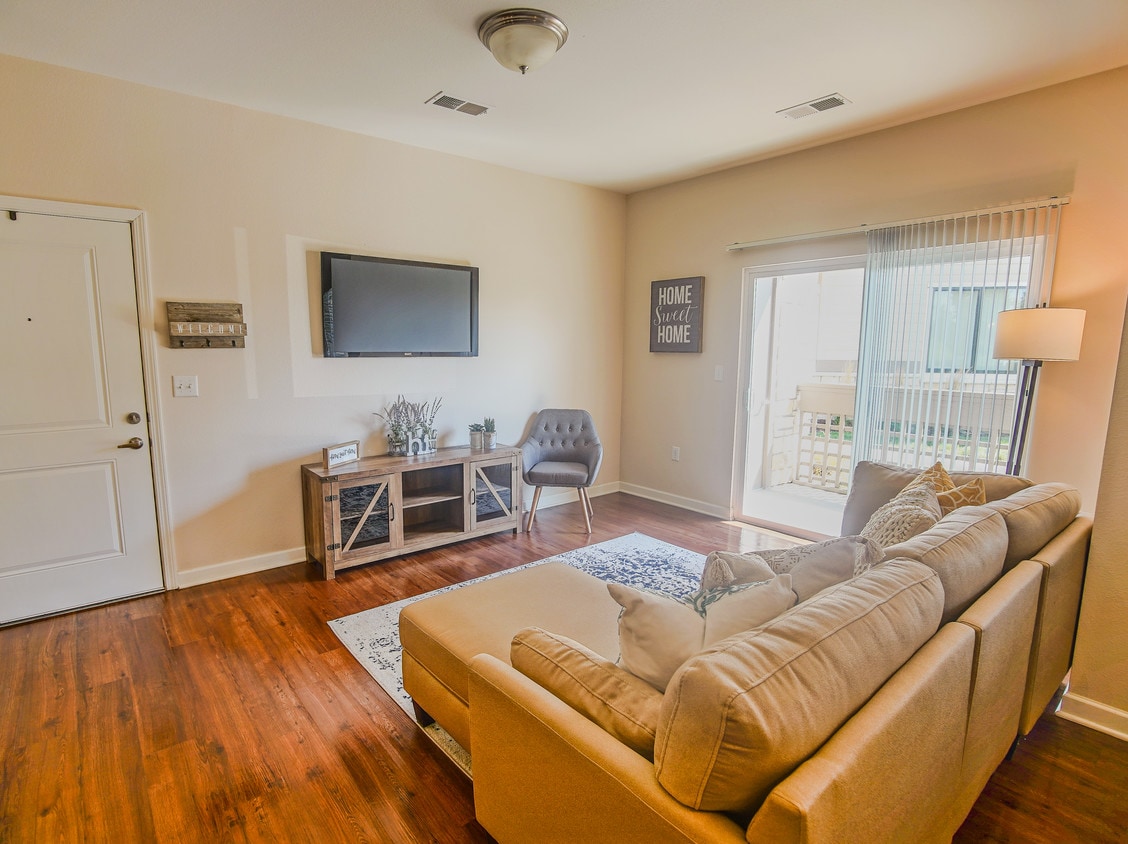 Chisholm Lake Apartments - 3450 N Ridgewood St Wichita, KS 67220 ...