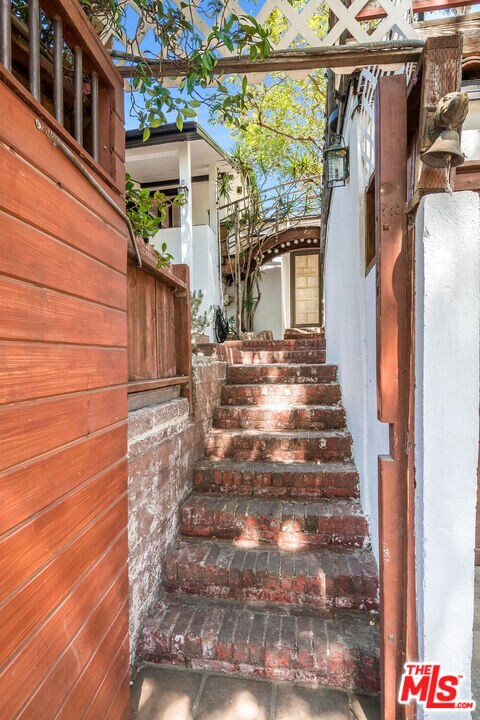 8331 Ridpath Dr, Los Angeles, CA 90046 - House Rental in Los Angeles ...