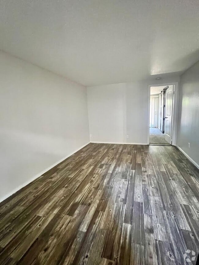 North Maple Ridge Apartments for Rent with a Walk-In Closet - Tulsa, OK ...