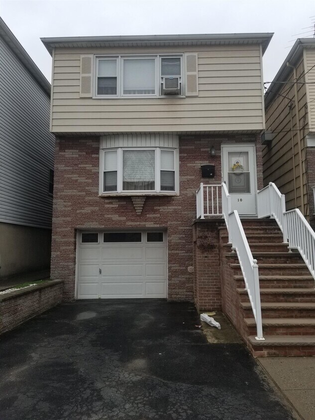 10 E 10Th St Unit 2, Bayonne, NJ 07002 - Condo for Rent in Bayonne, NJ | Apartments.com