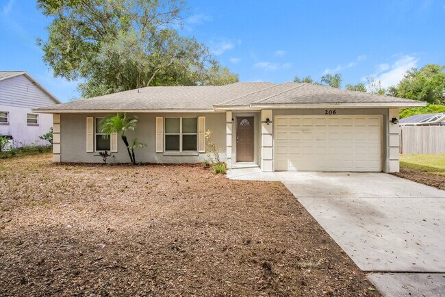 Apartments for Rent with Yard in Center Hill FL