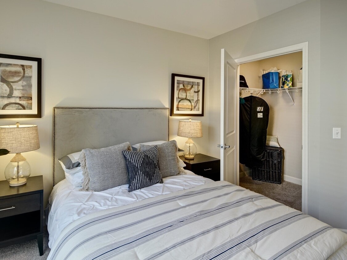 AMLI Evanston - 737 Chicago Ave Evanston, IL 60202 | Apartments.com