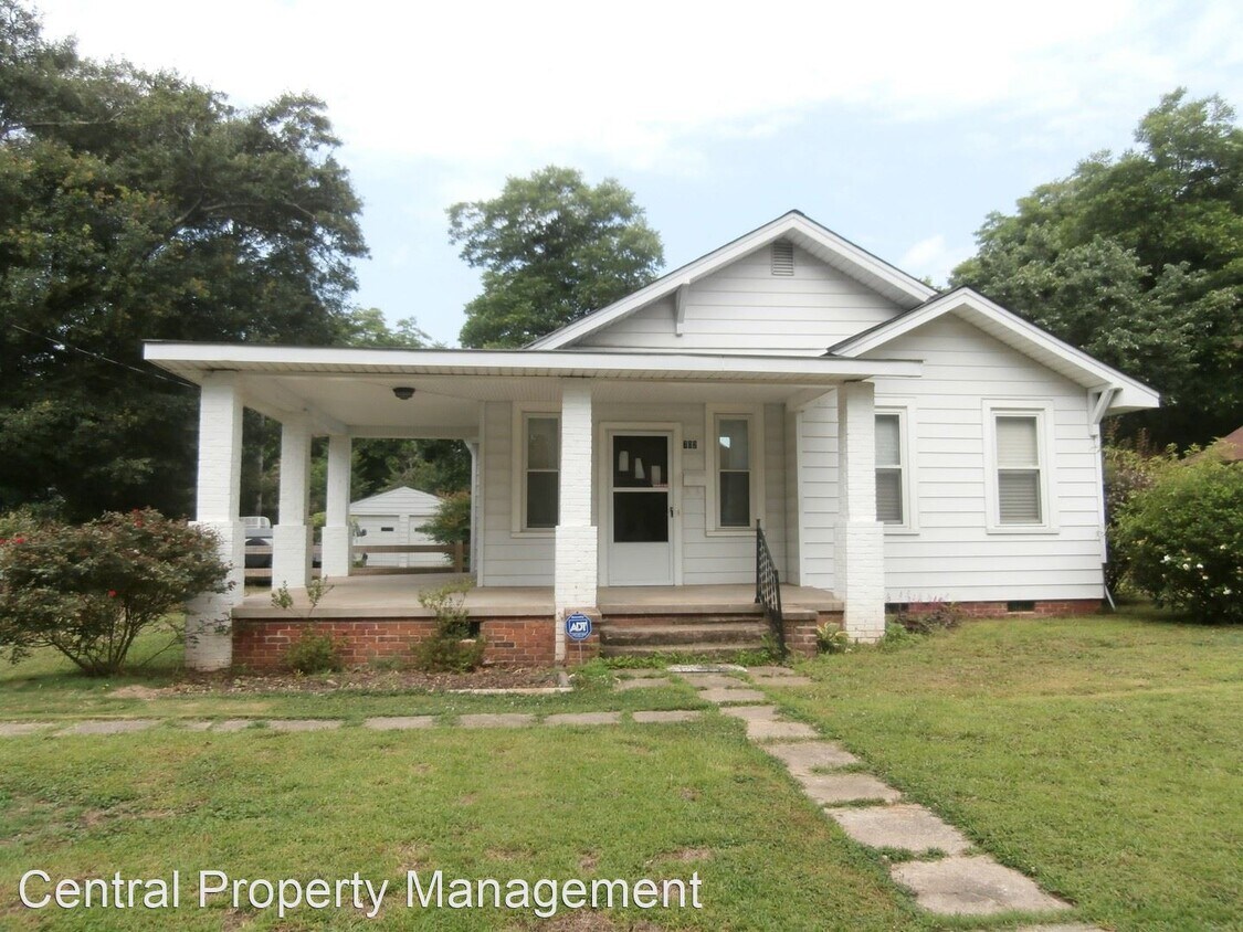 702 Trade St, Greer, SC 29651 - House Rental in Greer, SC | Apartments.com