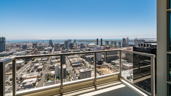 Vantage Pointe - Apartments in San Diego, CA | Apartments.com
