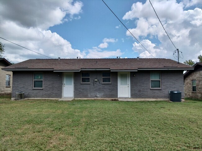 1607 N W S Young Dr Unit A, Killeen, TX 76543 - Apartments in Killeen ...