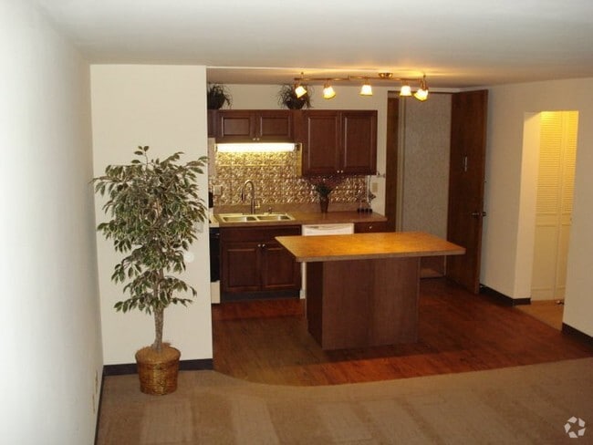 Pine Mill Ridge Apartments Rentals - Cuyahoga Falls, OH | Apartments.com