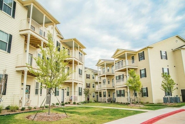 Traditions At Mid Rivers - Apartments in Saint Peters, MO | Apartments.com