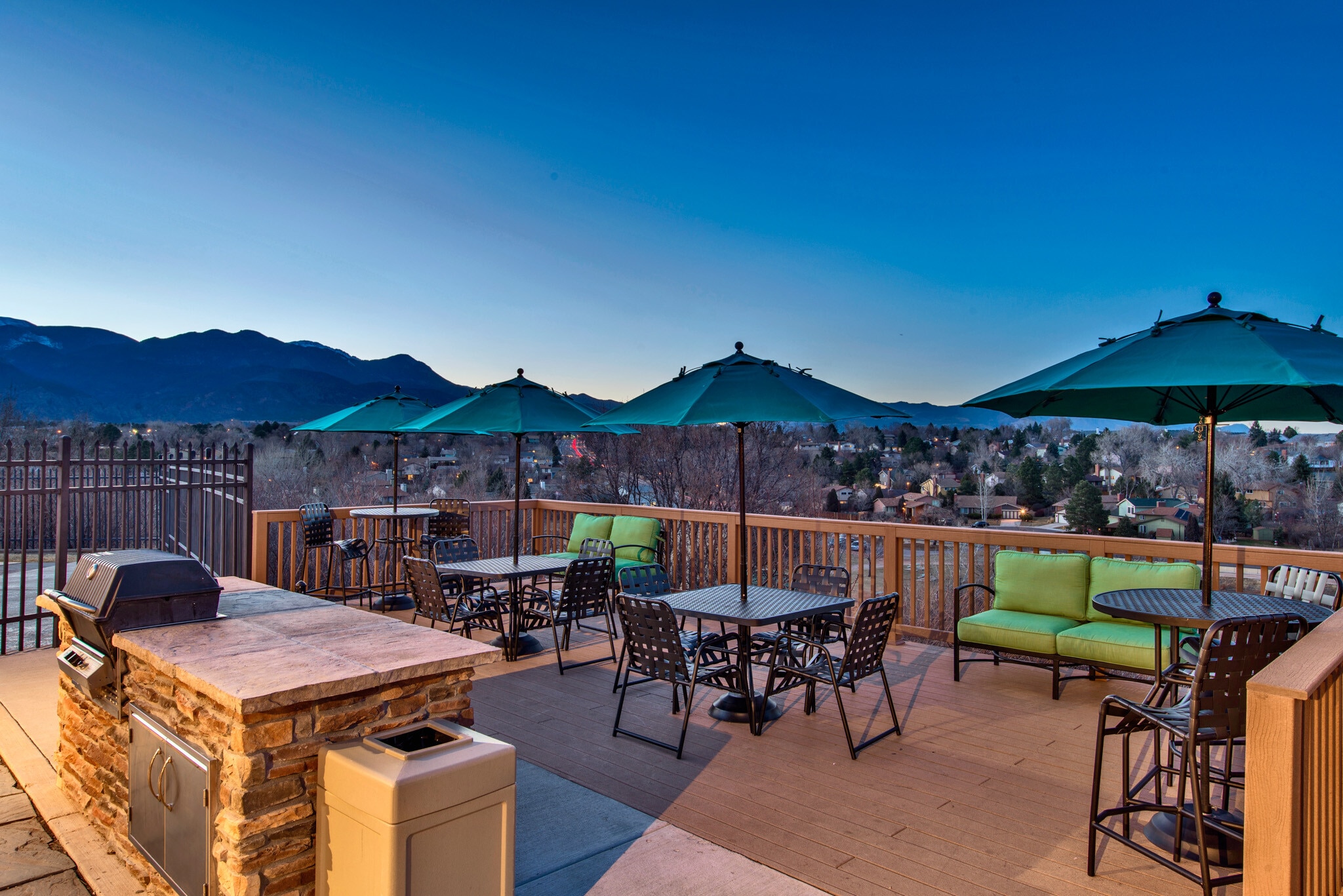 Bonterra Lakeside Apartments - 890 Quail Lake Cir Colorado Springs, CO ...