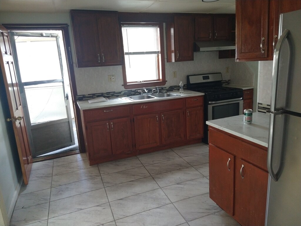32 Mason St Unit 2, Taunton, MA 02780 - Room for Rent in Taunton, MA ...
