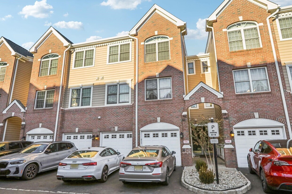 62 Lydia Dr, Guttenberg, NJ 07093 - Condo for Rent in Guttenberg, NJ ...