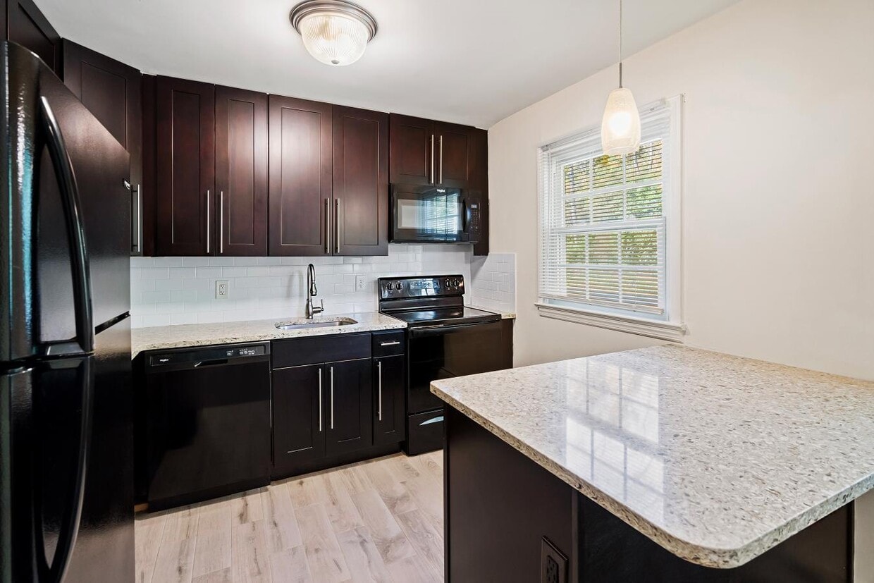Newtonian Gardens Apartments - 70 W End Ave Newton, NJ 07860 ...