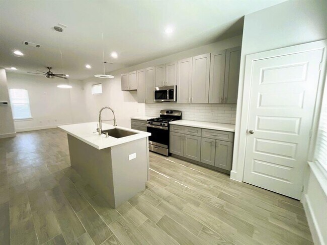 999 Marjorie St, Houston, TX 77088 - Room for Rent in Houston, TX ...